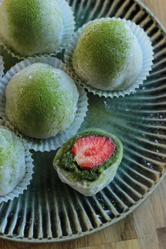 Ichigo daifuku, mochi à la fraise et au matcha - La Maison du Mochi